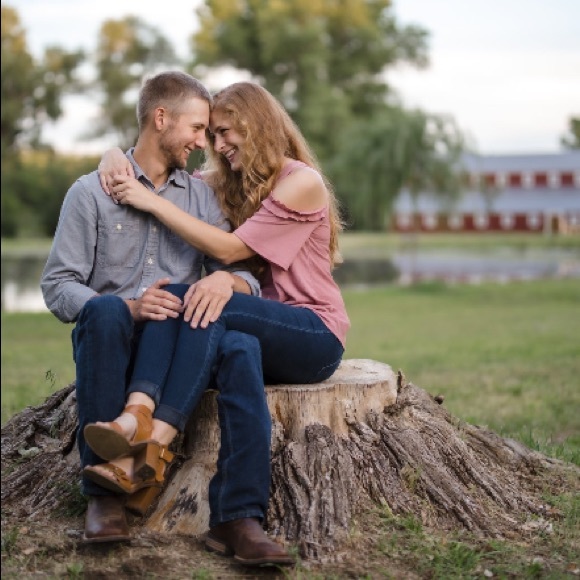 Kaitlyn's Closet (@kaitlyn_roth) | Poshmark